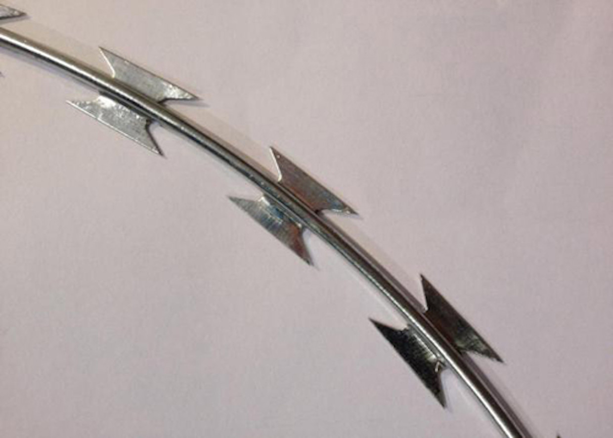 Yellow Anti Climb Barbed Wire Razor Coil Barbed Wire Single Screw Blade ...
