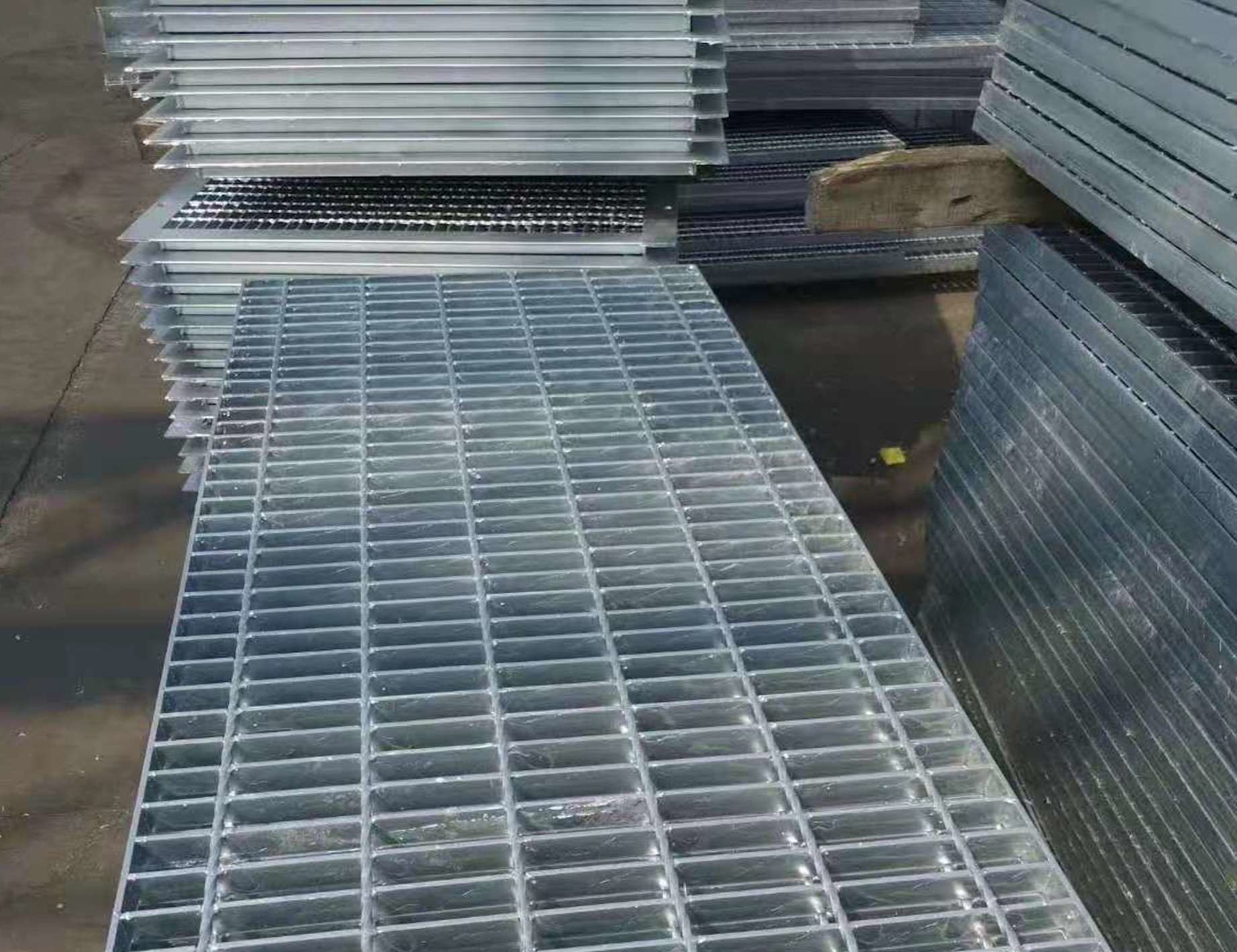 25mm Metal Mesh Grating Plastic Dipping Metal Bar Grating Spray Color ...